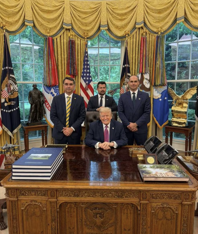 Fotos geradas por IA do encontro de Flávio e Trump circulam nas redes ...